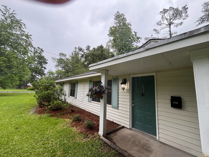 Garden District W/king, Queen, & 2 Sleeper Sofas - Monroe, LA