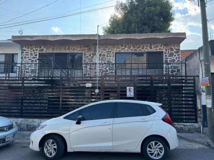 Casa Julia. Con Smart Tv. Ubicada En Planta Alta. - Tlaquepaque