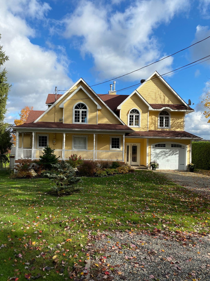 Family Cottage On The Waterfront - Sherbrooke