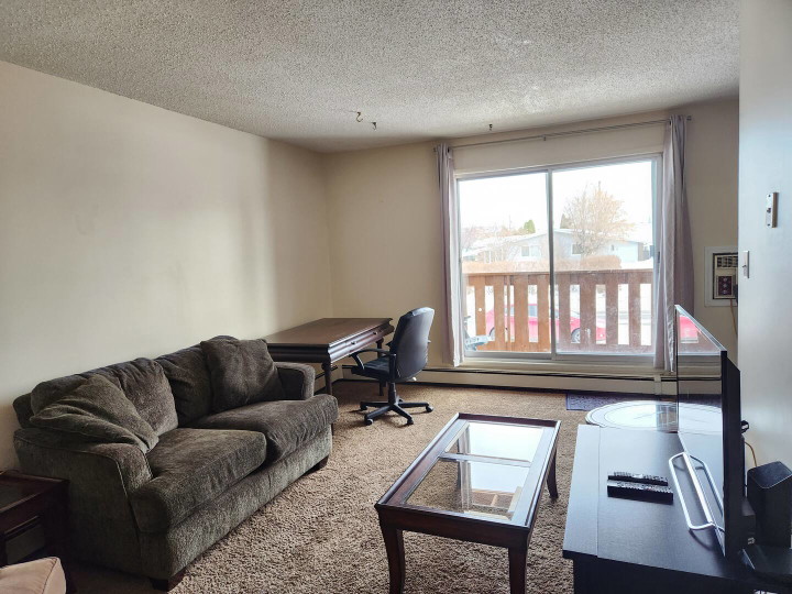 Spacious 2 Bedroom Apartment With Extra Den - Lloydminster