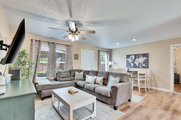 Bungalow W/ Yard & Rv Hookup - Georgetown, TX