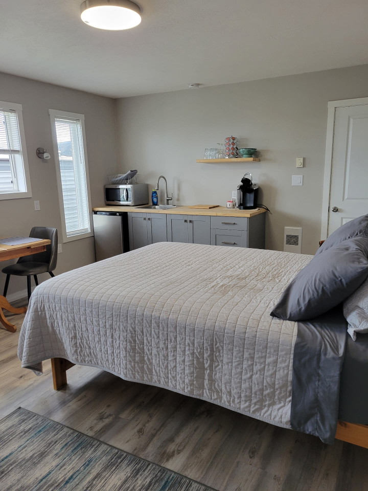 Cypress Suite In Port Mcneill - Port McNeill