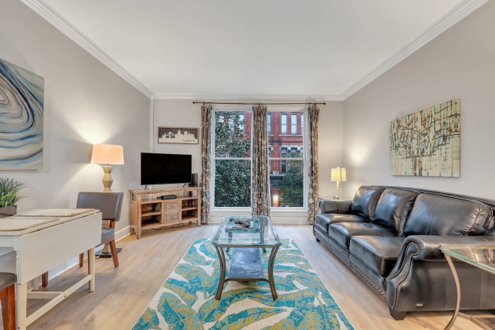 Romantic Condo In City Center- Wright Square C - Savannah, GA