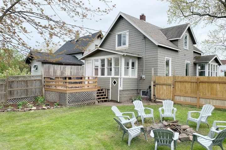 The Lazy Loon: Backyard+walkable+sauna+4br - Two Harbors, MN