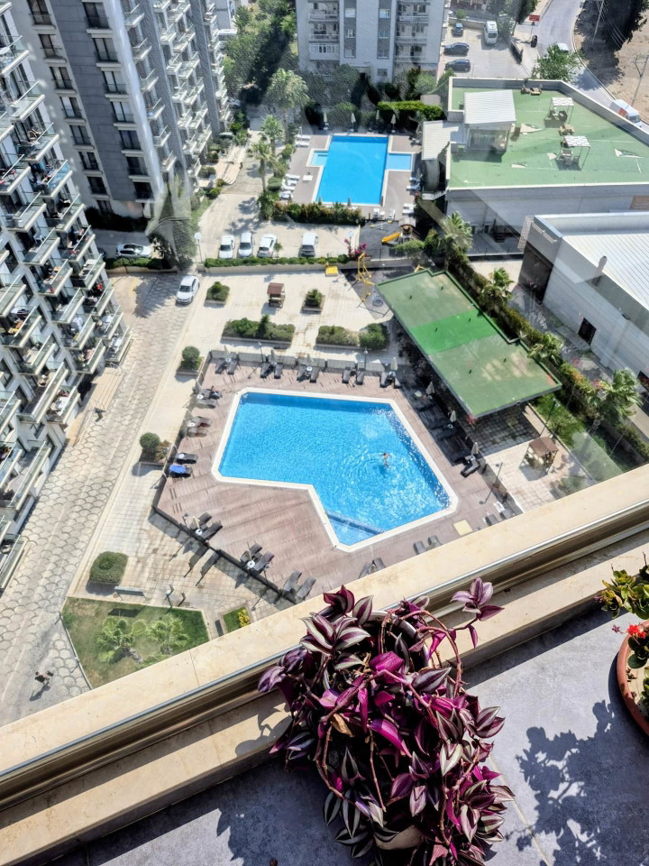 Geniş Ve Ferah, Güvenlikli Ve Havuzlu Daire - İzmir
