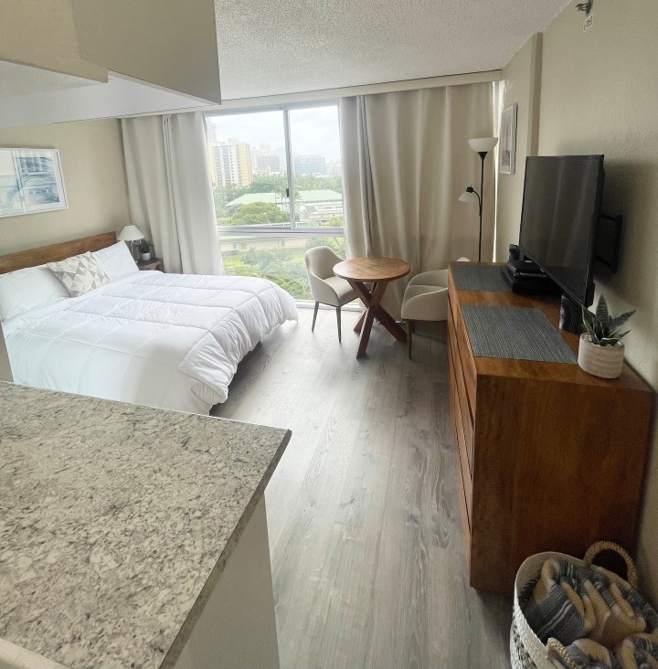 Clean, Close To Eateries And Beaches - Honolulu