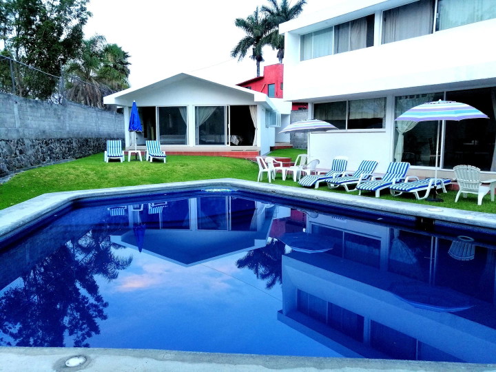 House And Bungalows, Pool, Boiler And Large Garden - Tepoztlán