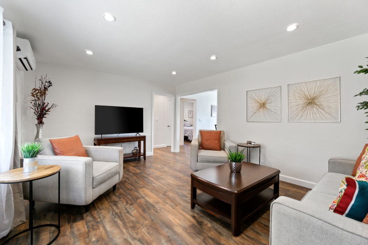 Modern & Comfy~ Backyard~ One Car Garage! - Fresno, CA