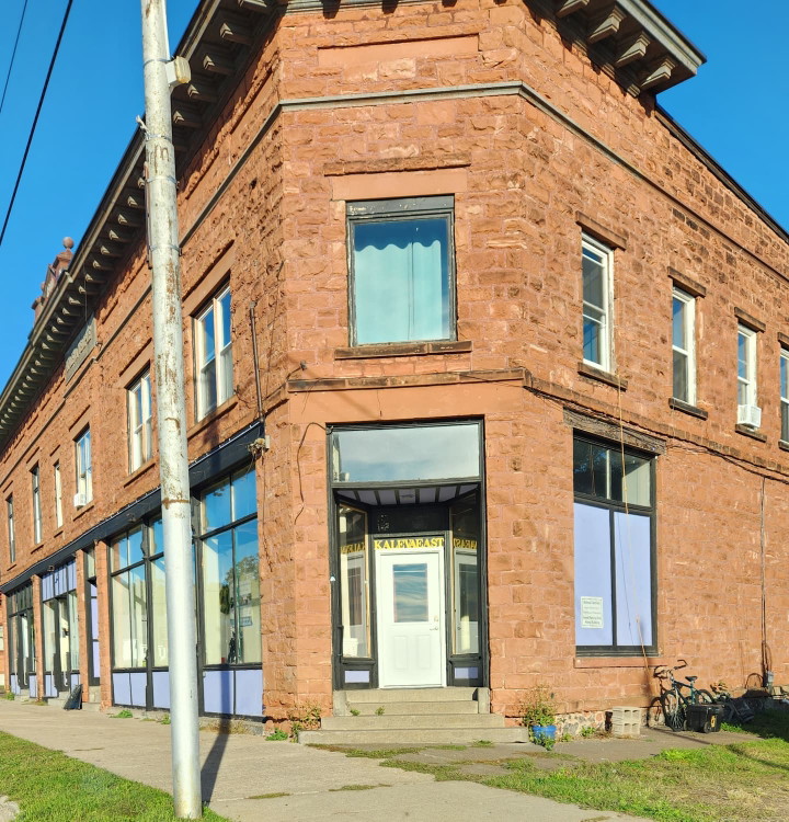 Ke Gh Bar, Trail, Food Nearby | Pet/group Friendly - Houghton, MI