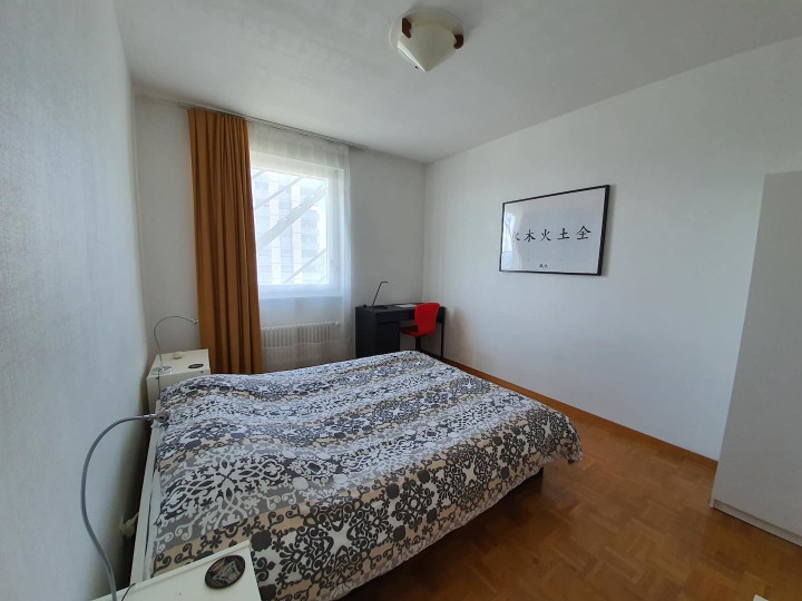Private Room 1 - Queen Bed - Morges