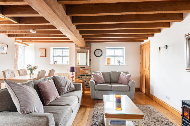 Granary Cottage With Hot Tub - Yorkshire
