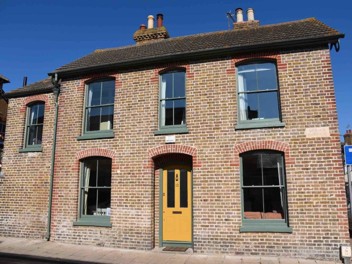 Stylish Whitstable Cottage/ Beach 2 Mins/ Courtyard /Free Parking/dog Friendly. - Whitstable