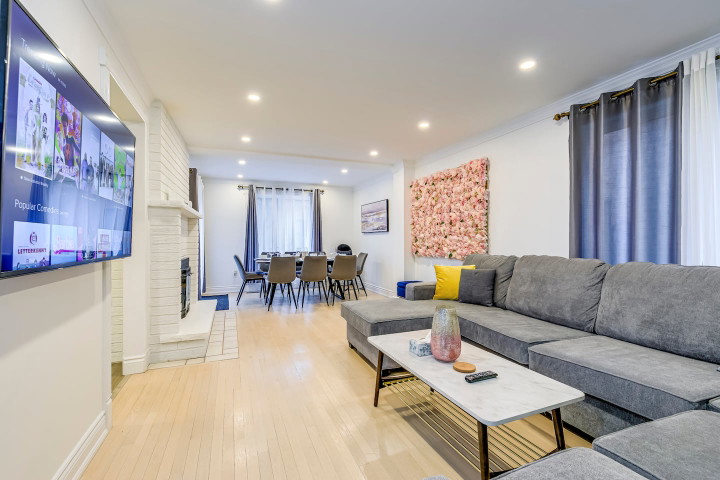 Spacious 5 Bed Near Airport With Flower Wall & Bbq - Toronto