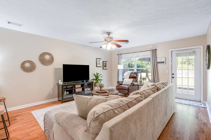 Seasonal Pool Access & Patio: Auburn Getaway! - Auburn, AL