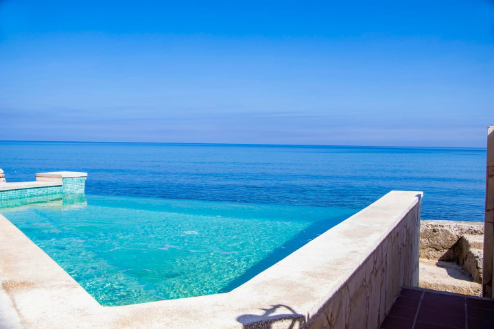 Villa Leones, Waterfront Property, Infinity Pool. - Havana