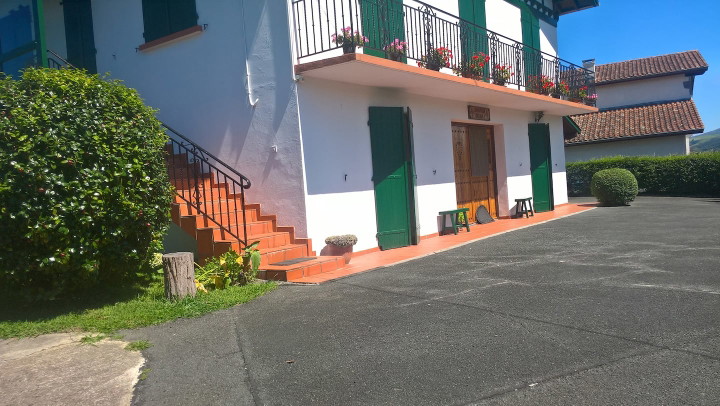 Magnifique Logement Typique Basque De 100m2 - Saint-Pée-sur-Nivelle