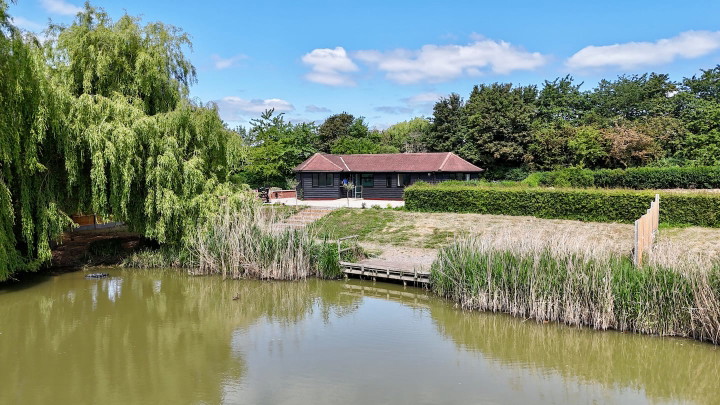 The Fishermens Rest - Lake View - Chingford