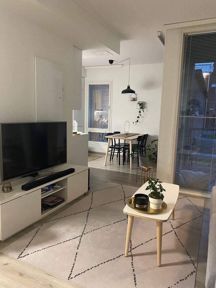 Street Level Apartment, Private Parking Space, Double Bed 160cm -