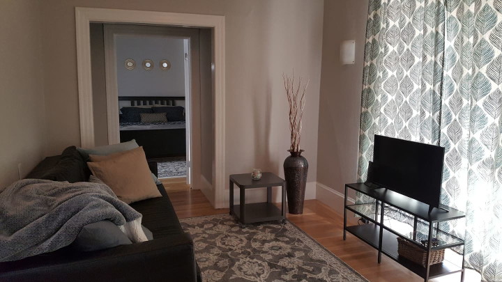 Urban Apartment In Rockridge Neighborhood - Oakland, CA