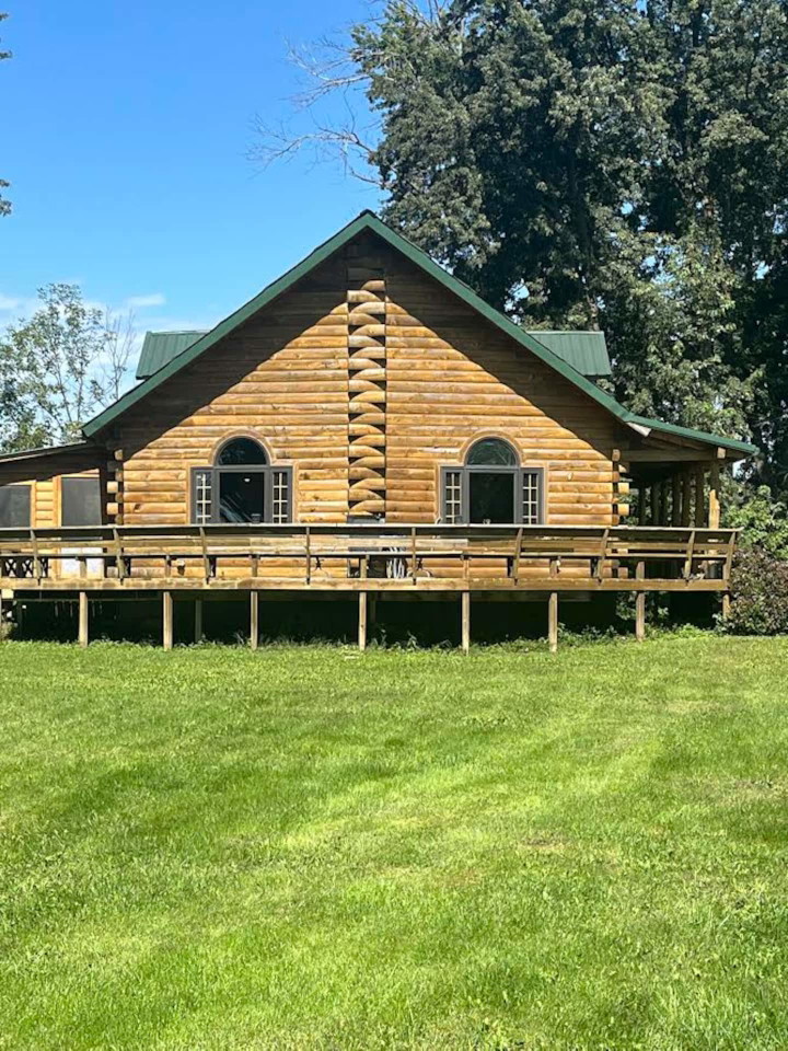 Experience Log Cabin Living - Iowa