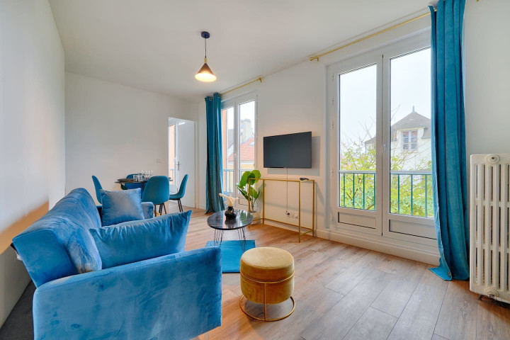 Welcome To Blue Dream House - Louveciennes