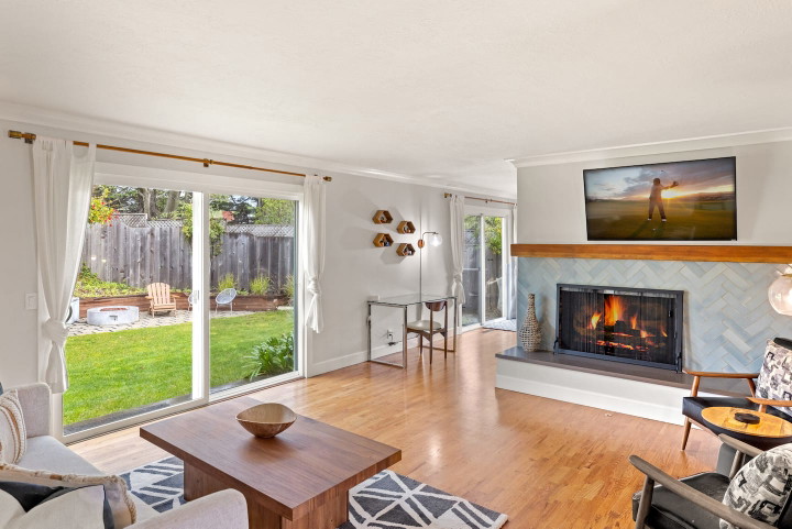 Oak Place Too: Beautiful Updated 4 Bedroom 3 1/2 B - Monterey, CA