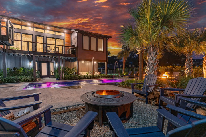 Carolina Beach, King Bed, Pool, Fire Pit, Couples - Carolina Beach, NC