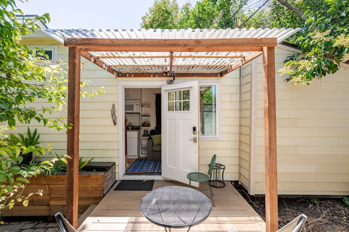 The Orchard Tiny Home-experience Tiny Home Living! - Santa Clara, CA