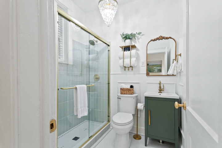 Darling Downtown Renovated Historic Condo | Walkab - Savannah, GA