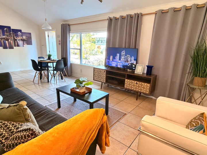 Cozy Duplex  Heart Of Tampa  Walk To Dining - Tampa, FL