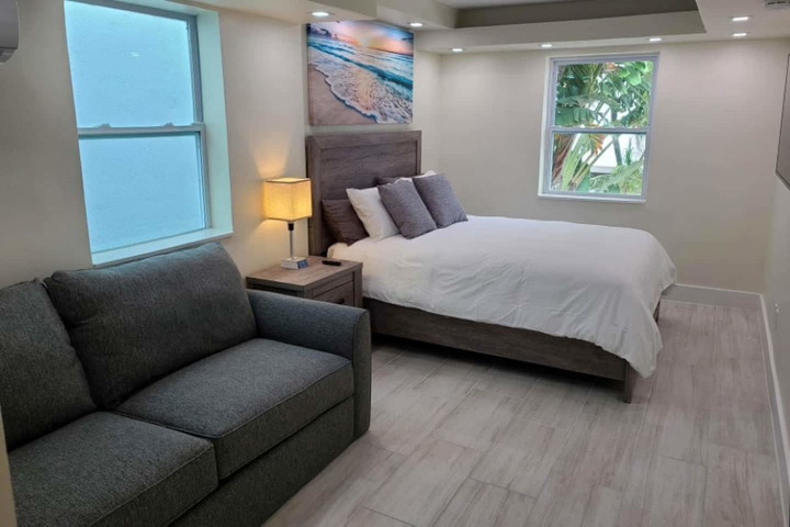 Entire Beach Studio Retreat Steps From The Beach - Hollywood, FL