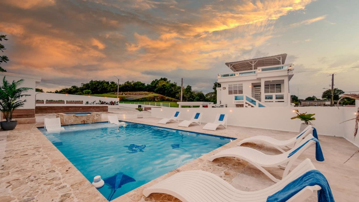 Night Bird - Family Retreat Near Amazing Beaches - Puerto Rico