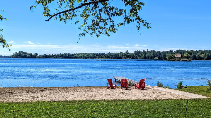 Huge Sandy Beach Cottage - 90 Min From Gta - Pets - Gravenhurst