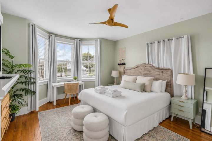 Charming Victorian W. Modern Design, Walk To King! - Charleston, SC