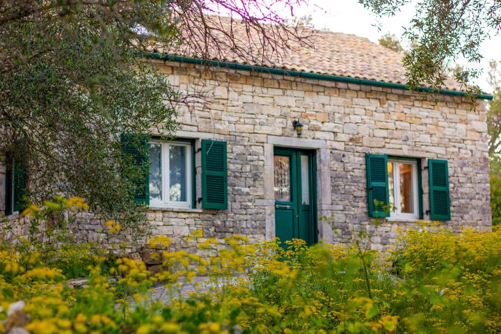 Romanatika Stonehouse - Paxi
