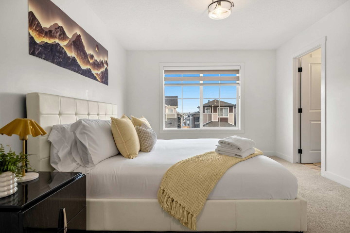 3br Upper Suite W Free Banff Pass. - Calgary