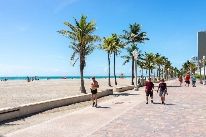 Spacious 2 Bedroom Getaway In Hallandale Beach - Aventura, FL