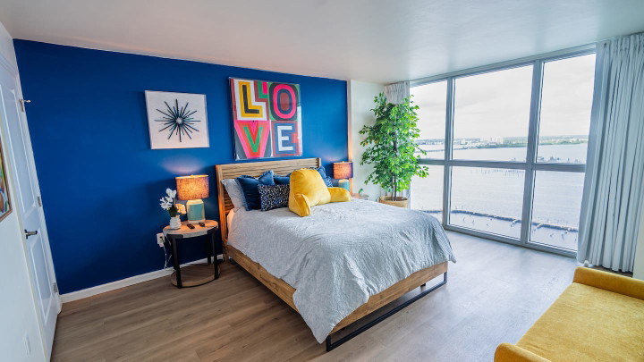 High-rise-downtown Fort Myers-vibrant Condo - Fort Myers, FL