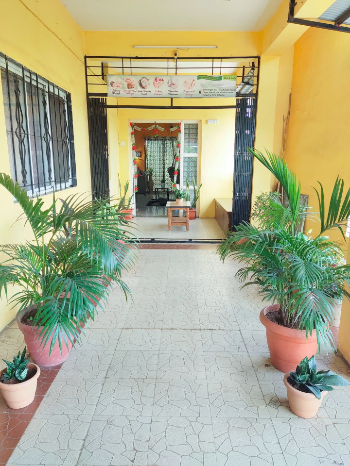 Entire 2bhk Super Spacious Flat With All  Comfort - Kolhapur