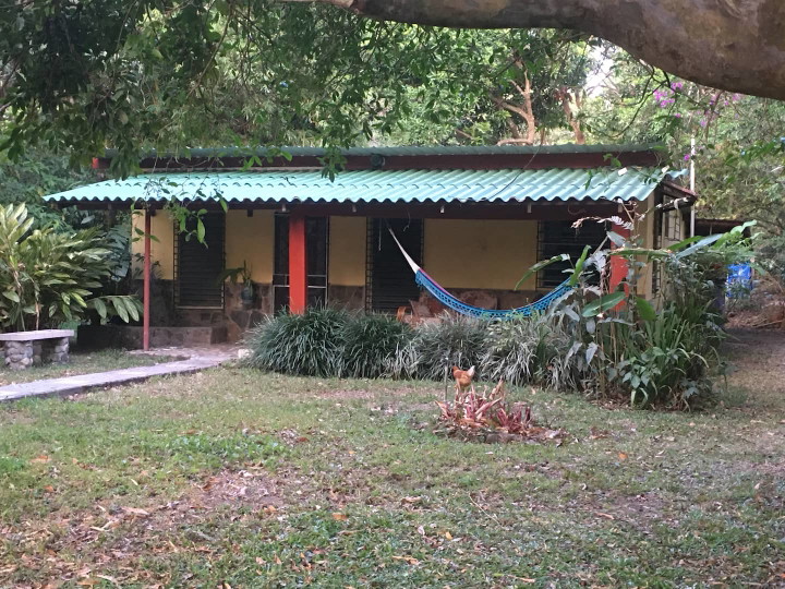 Budget Home-king Bed-central Location-hot Water - Panama