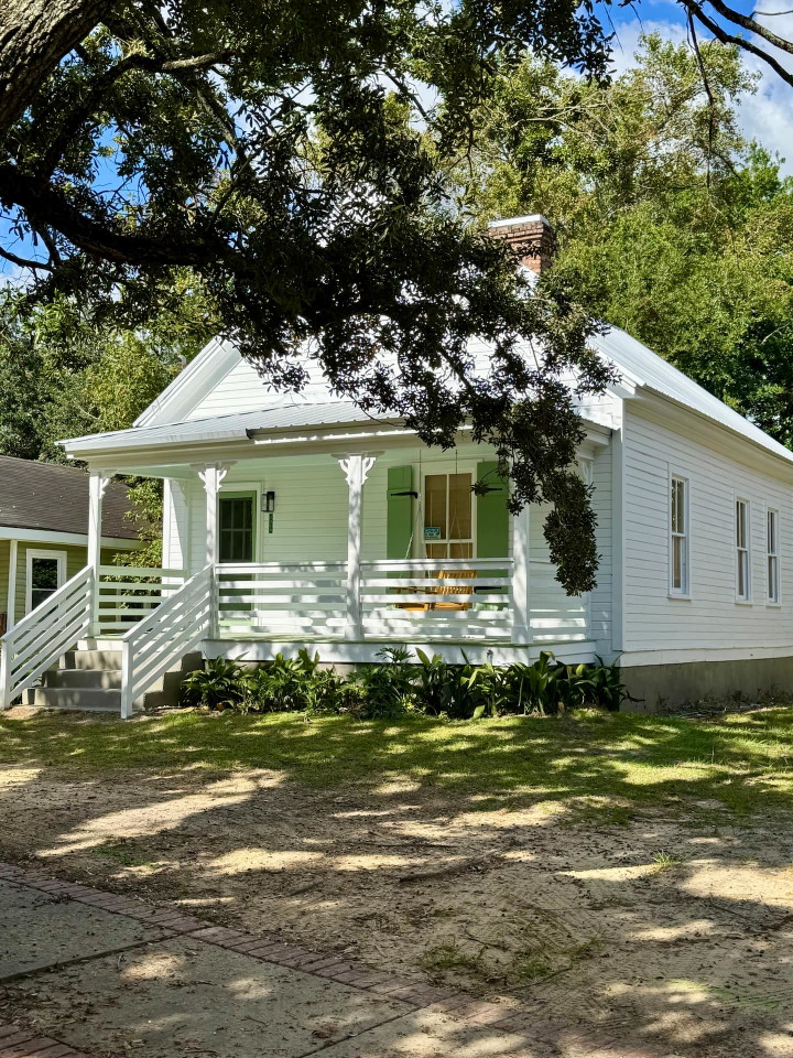 Historic Coastal Cottage On Front Street - Georgetown, SC