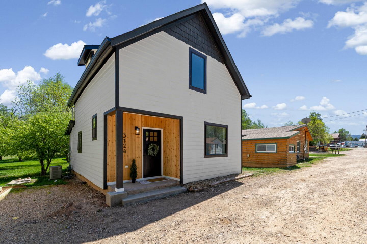 Modern Farmhouse | Hottub + Walk To Crow Peak Brew - Spearfish, SD