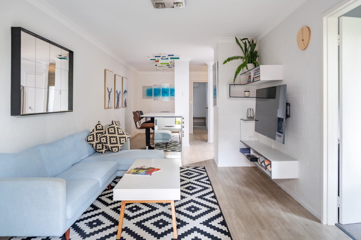 Modern Riverside Apartment With Pool - Perth