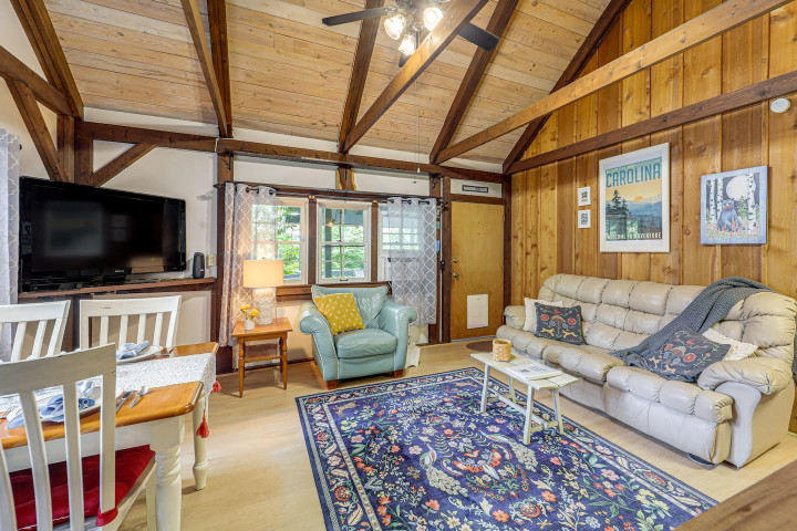 6 Mi To Grandfather Mtn: Lake Cottage W/ Deck - Linville, NC