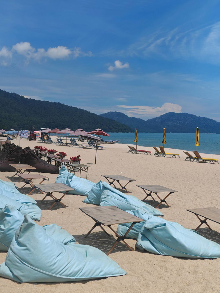 By The Sea Pool Front And Beach Front - Batu Ferringhi