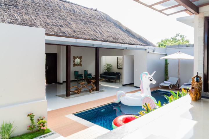 Luxury 3 Bedroom Villa By The Sunset Road - Denpasar