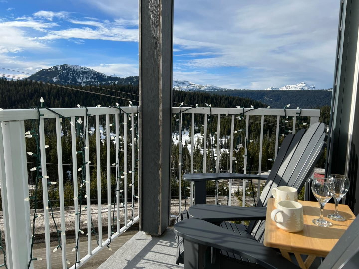 Mountain Escape At Mt. Washington Bc - Mount Washington