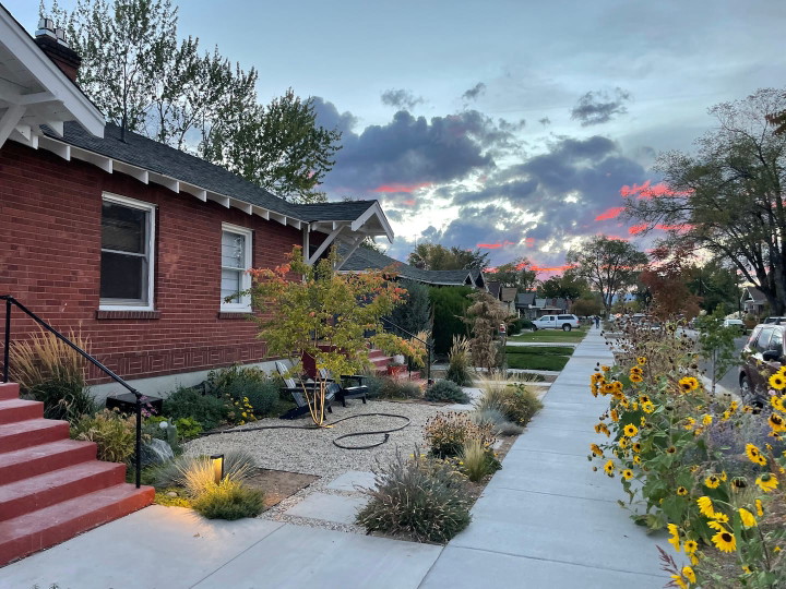 Cozy, Modern Retreat Steps From Midtown & Hospital - Reno, NV