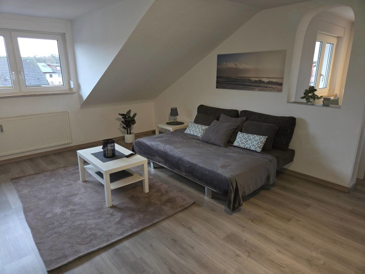 Gemütliche Dachgeschosswohnung
2 Zi Kü Bad 70 Qm - Hockenheim