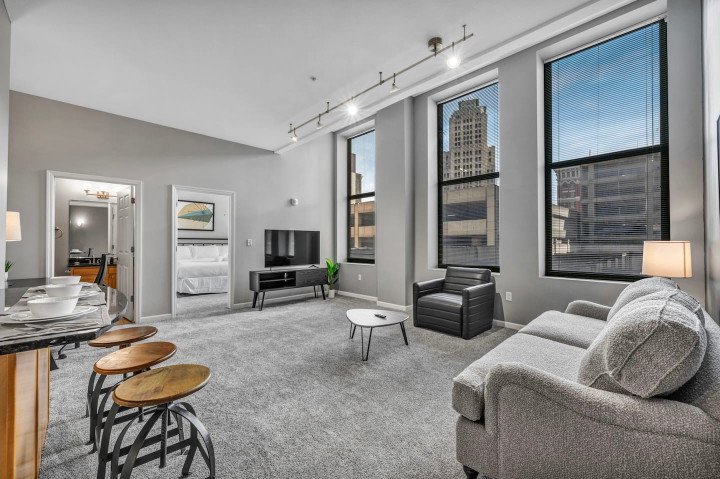 Large 1bd Flat In The Heart Of Downtown - Cleveland, OH